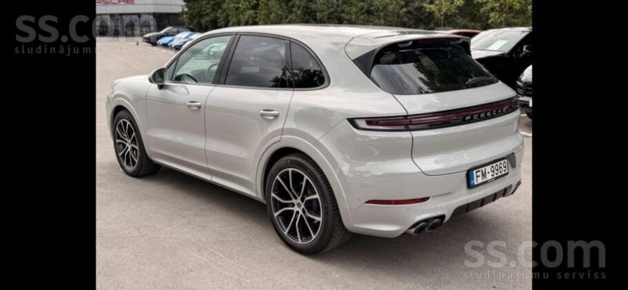 Grey Porsche Cayenne 2025 in Riga, with an engine capacity of 3.00 L and mileage of 18 thousand km for 90700 €, photo 4 on AUTOMOTO.COM.LV