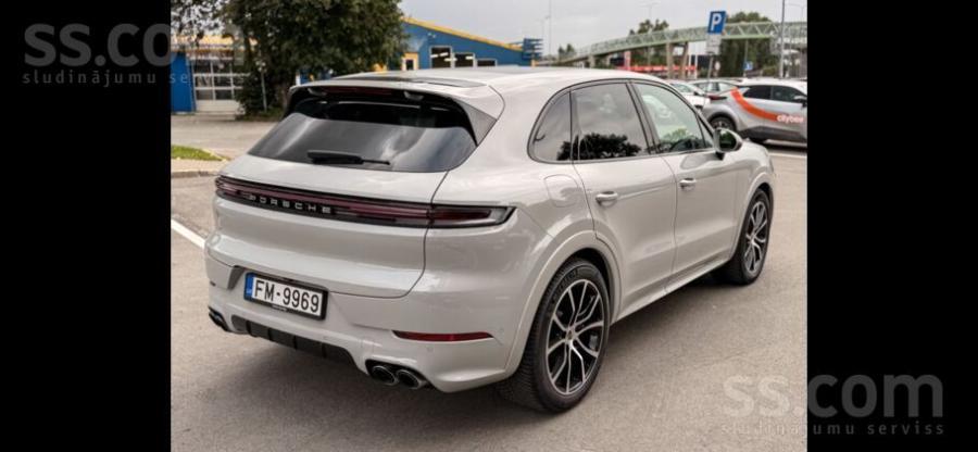 Grey Porsche Cayenne 2025 in Riga, with an engine capacity of 3.00 L and mileage of 18 thousand km for 90700 €, photo 5 on AUTOMOTO.COM.LV