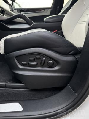 Grey Porsche Cayenne 2025 in Riga, with an engine capacity of 3.00 L and mileage of 18 thousand km for 90700 €, photo 11 on AUTOMOTO.COM.LV