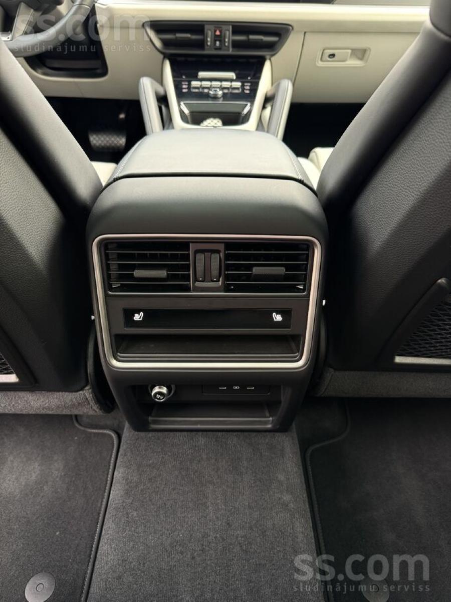 Grey Porsche Cayenne 2025 in Riga, with an engine capacity of 3.00 L and mileage of 18 thousand km for 90700 €, photo 12 on AUTOMOTO.COM.LV