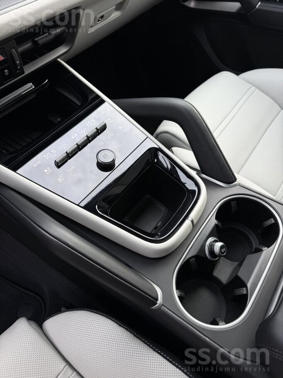 Grey Porsche Cayenne 2025 in Riga, with an engine capacity of 3.00 L and mileage of 18 thousand km for 90700 €, photo 15 on AUTOMOTO.COM.LV