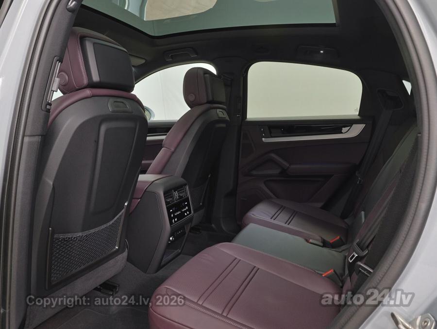 Grey Porsche Cayenne 2026 in Tallinn, with an engine capacity of 3.00 L and mileage of 8 thousand km for 129000 €, photo 13 on AUTOMOTO.COM.LV