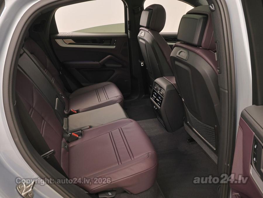 Grey Porsche Cayenne 2026 in Tallinn, with an engine capacity of 3.00 L and mileage of 8 thousand km for 129000 €, photo 14 on AUTOMOTO.COM.LV