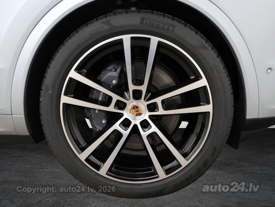 Grey Porsche Cayenne 2026 in Tallinn, with an engine capacity of 3.00 L and mileage of 8 thousand km for 129000 €, photo 23 on AUTOMOTO.COM.LV