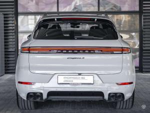 Pelēks Porsche Cayenne 2026 Viļņa, ar dzinēja tilpumu 3.00 L un nobraukumu 3 tūkst. km par 149023 €, foto 5 vietnē AUTOMOTO.COM.LV
