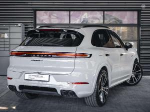 Pelēks Porsche Cayenne 2026 Viļņa, ar dzinēja tilpumu 3.00 L un nobraukumu 3 tūkst. km par 149023 €, foto 6 vietnē AUTOMOTO.COM.LV