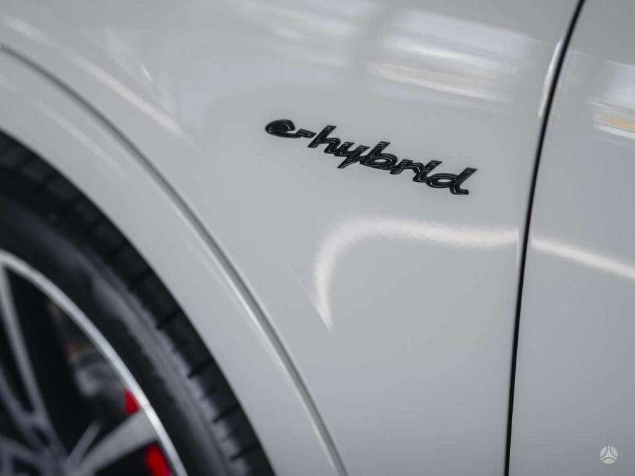 Pelēks Porsche Cayenne 2026 Viļņa, ar dzinēja tilpumu 3.00 L un nobraukumu 3 tūkst. km par 149023 €, foto 14 vietnē AUTOMOTO.COM.LV