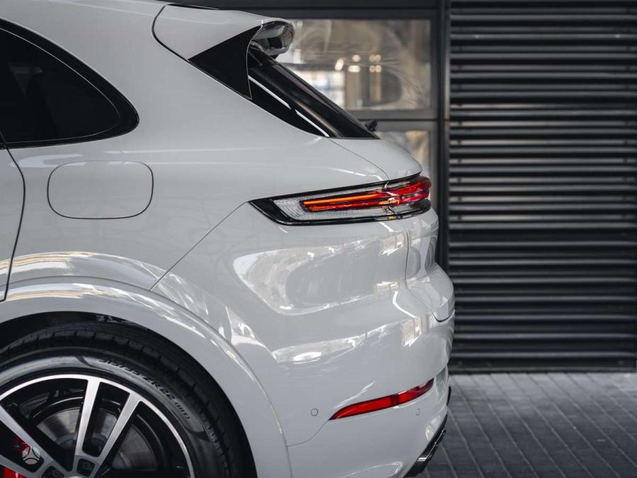 Pelēks Porsche Cayenne 2026 Viļņa, ar dzinēja tilpumu 3.00 L un nobraukumu 3 tūkst. km par 149023 €, foto 17 vietnē AUTOMOTO.COM.LV
