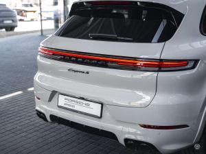 Pelēks Porsche Cayenne 2026 Viļņa, ar dzinēja tilpumu 3.00 L un nobraukumu 3 tūkst. km par 149023 €, foto 18 vietnē AUTOMOTO.COM.LV