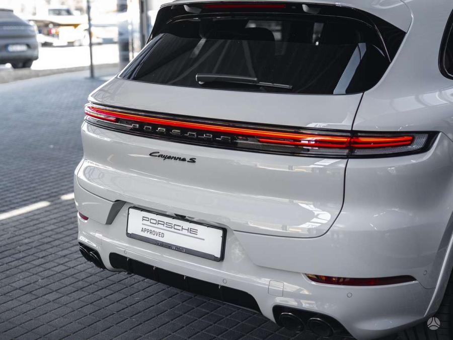 Pelēks Porsche Cayenne 2026 Viļņa, ar dzinēja tilpumu 3.00 L un nobraukumu 3 tūkst. km par 149023 €, foto 18 vietnē AUTOMOTO.COM.LV