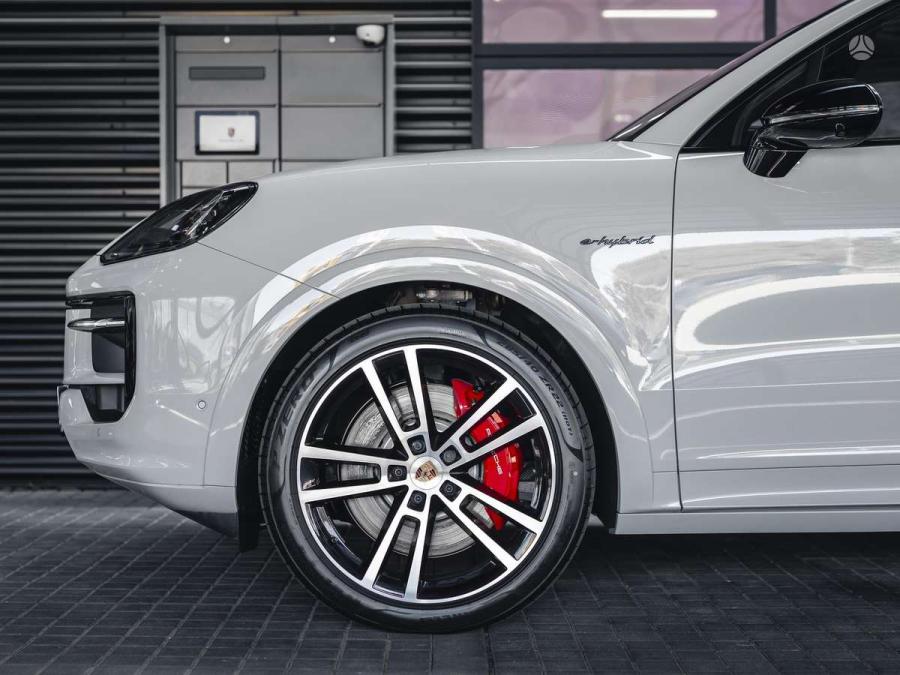 Pelēks Porsche Cayenne 2026 Viļņa, ar dzinēja tilpumu 3.00 L un nobraukumu 3 tūkst. km par 149023 €, foto 22 vietnē AUTOMOTO.COM.LV