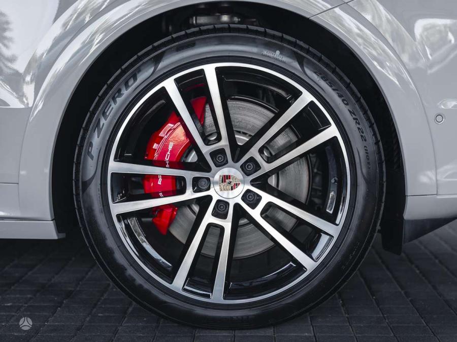 Pelēks Porsche Cayenne 2026 Viļņa, ar dzinēja tilpumu 3.00 L un nobraukumu 3 tūkst. km par 149023 €, foto 25 vietnē AUTOMOTO.COM.LV