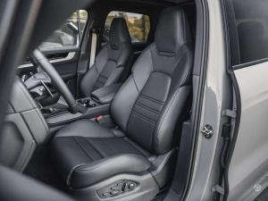 Pelēks Porsche Cayenne 2026 Viļņa, ar dzinēja tilpumu 3.00 L un nobraukumu 3 tūkst. km par 149023 €, foto 28 vietnē AUTOMOTO.COM.LV