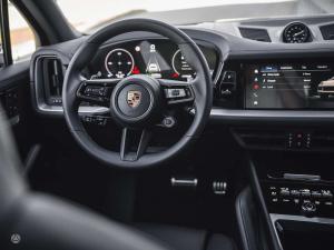 Pelēks Porsche Cayenne 2026 Viļņa, ar dzinēja tilpumu 3.00 L un nobraukumu 3 tūkst. km par 149023 €, foto 30 vietnē AUTOMOTO.COM.LV