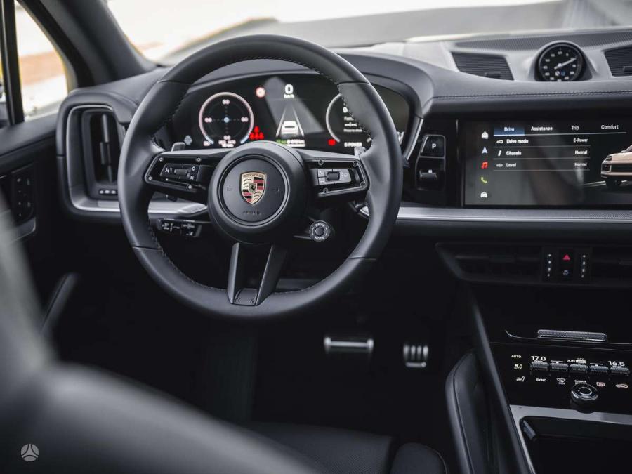 Pelēks Porsche Cayenne 2026 Viļņa, ar dzinēja tilpumu 3.00 L un nobraukumu 3 tūkst. km par 149023 €, foto 30 vietnē AUTOMOTO.COM.LV