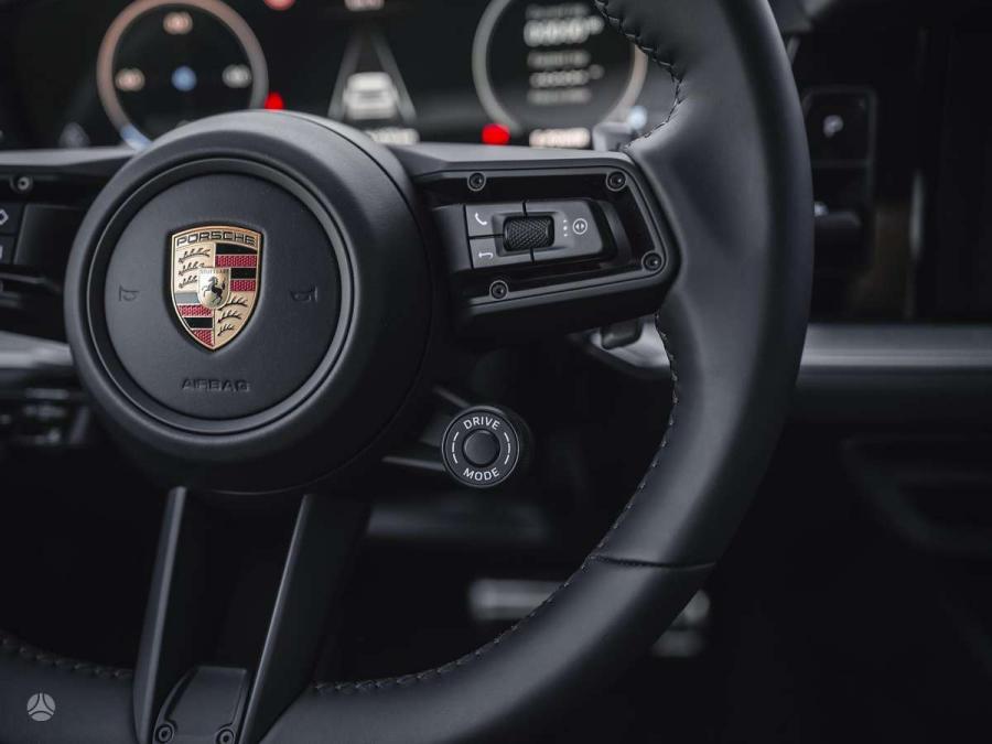 Pelēks Porsche Cayenne 2026 Viļņa, ar dzinēja tilpumu 3.00 L un nobraukumu 3 tūkst. km par 149023 €, foto 33 vietnē AUTOMOTO.COM.LV