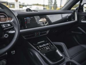 Pelēks Porsche Cayenne 2026 Viļņa, ar dzinēja tilpumu 3.00 L un nobraukumu 3 tūkst. km par 149023 €, foto 34 vietnē AUTOMOTO.COM.LV