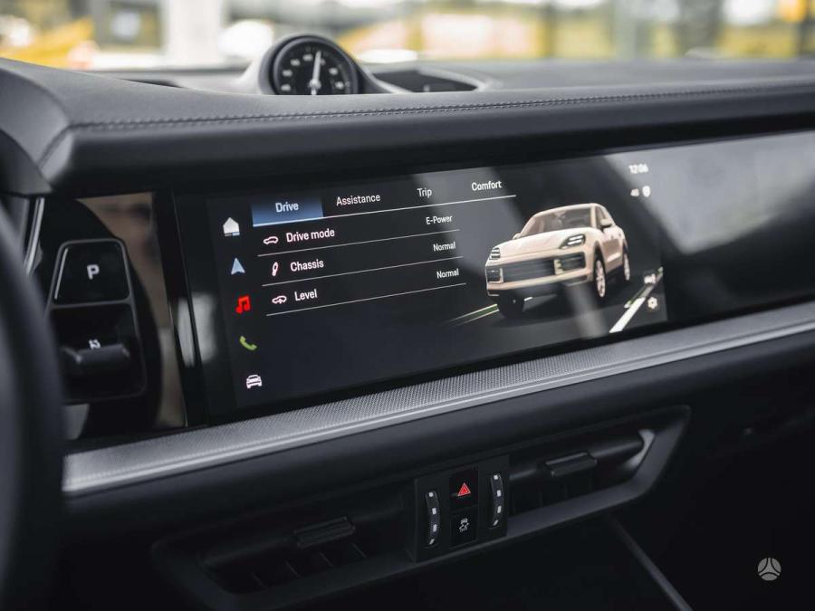 Pelēks Porsche Cayenne 2026 Viļņa, ar dzinēja tilpumu 3.00 L un nobraukumu 3 tūkst. km par 149023 €, foto 36 vietnē AUTOMOTO.COM.LV