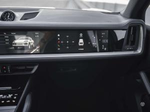 Pelēks Porsche Cayenne 2026 Viļņa, ar dzinēja tilpumu 3.00 L un nobraukumu 3 tūkst. km par 149023 €, foto 37 vietnē AUTOMOTO.COM.LV