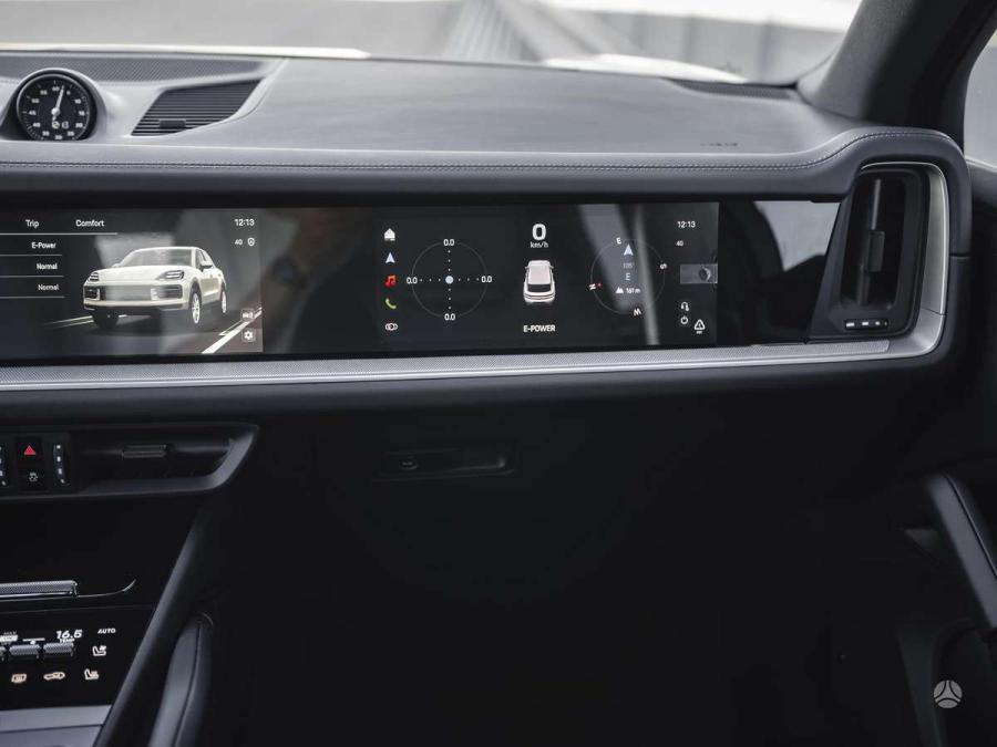 Pelēks Porsche Cayenne 2026 Viļņa, ar dzinēja tilpumu 3.00 L un nobraukumu 3 tūkst. km par 149023 €, foto 37 vietnē AUTOMOTO.COM.LV