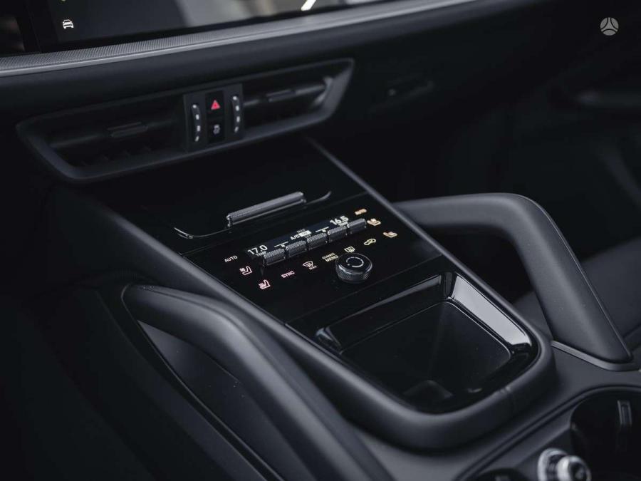 Pelēks Porsche Cayenne 2026 Viļņa, ar dzinēja tilpumu 3.00 L un nobraukumu 3 tūkst. km par 149023 €, foto 38 vietnē AUTOMOTO.COM.LV