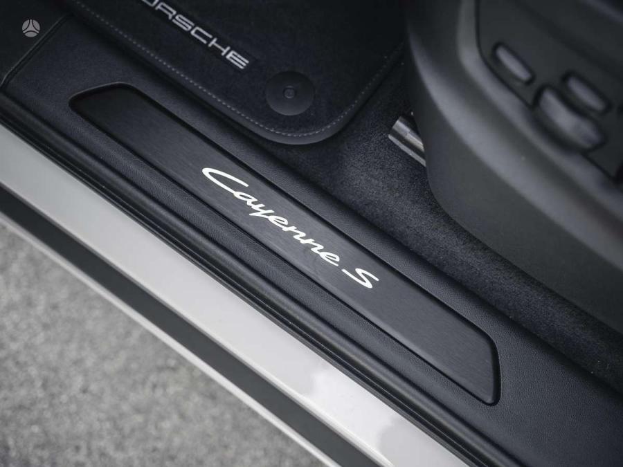 Pelēks Porsche Cayenne 2026 Viļņa, ar dzinēja tilpumu 3.00 L un nobraukumu 3 tūkst. km par 149023 €, foto 41 vietnē AUTOMOTO.COM.LV
