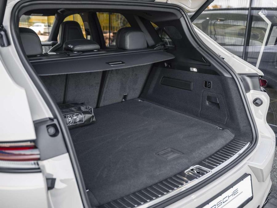 Pelēks Porsche Cayenne 2026 Viļņa, ar dzinēja tilpumu 3.00 L un nobraukumu 3 tūkst. km par 149023 €, foto 45 vietnē AUTOMOTO.COM.LV