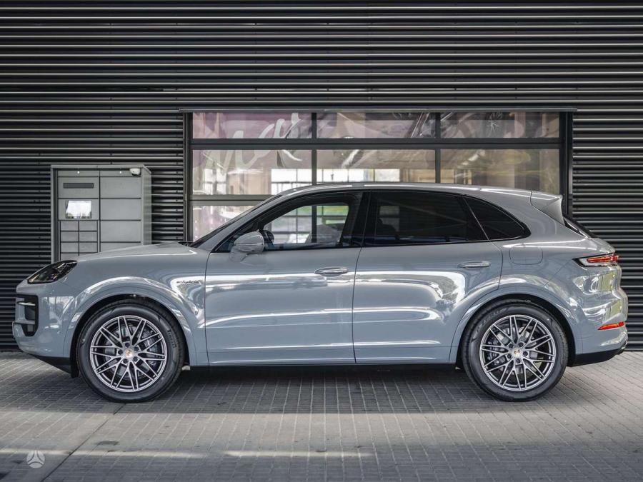 Pelēks Porsche Cayenne 2026 Viļņa, ar dzinēja tilpumu 3.00 L un nobraukumu 3 tūkst. km par 128550 €, foto 3 vietnē AUTOMOTO.COM.LV