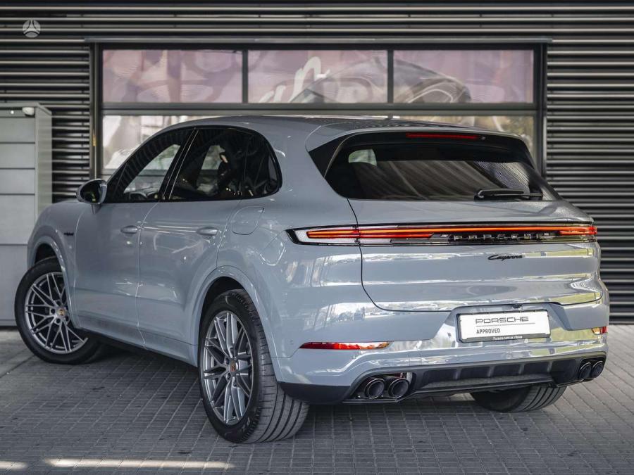 Pelēks Porsche Cayenne 2026 Viļņa, ar dzinēja tilpumu 3.00 L un nobraukumu 3 tūkst. km par 128550 €, foto 4 vietnē AUTOMOTO.COM.LV