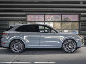Pelēks Porsche Cayenne 2026 Viļņa, ar dzinēja tilpumu 3.00 L un nobraukumu 3 tūkst. km par 128550 €, foto 7 vietnē AUTOMOTO.COM.LV