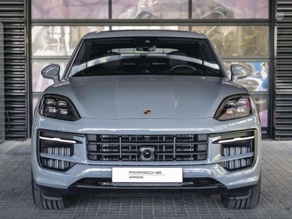 Grey Porsche Cayenne 2026 in Vilnius, with an engine capacity of 3.00 L and mileage of 3 thousand km for 128550 €, photo 9 on AUTOMOTO.COM.LV