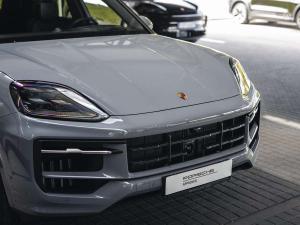Pelēks Porsche Cayenne 2026 Viļņa, ar dzinēja tilpumu 3.00 L un nobraukumu 3 tūkst. km par 128550 €, foto 10 vietnē AUTOMOTO.COM.LV