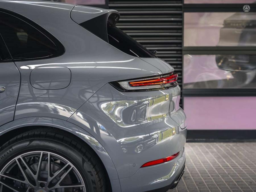 Pelēks Porsche Cayenne 2026 Viļņa, ar dzinēja tilpumu 3.00 L un nobraukumu 3 tūkst. km par 128550 €, foto 16 vietnē AUTOMOTO.COM.LV