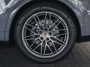 Pelēks Porsche Cayenne 2026 Viļņa, ar dzinēja tilpumu 3.00 L un nobraukumu 3 tūkst. km par 128550 €, foto 22 vietnē AUTOMOTO.COM.LV