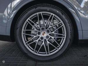 Pelēks Porsche Cayenne 2026 Viļņa, ar dzinēja tilpumu 3.00 L un nobraukumu 3 tūkst. km par 128550 €, foto 24 vietnē AUTOMOTO.COM.LV