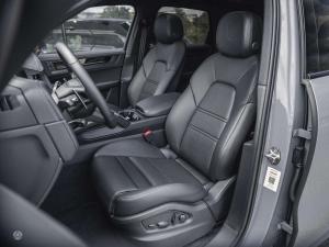 Pelēks Porsche Cayenne 2026 Viļņa, ar dzinēja tilpumu 3.00 L un nobraukumu 3 tūkst. km par 128550 €, foto 25 vietnē AUTOMOTO.COM.LV