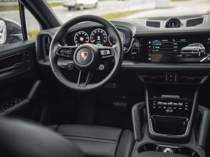 Pelēks Porsche Cayenne 2026 Viļņa, ar dzinēja tilpumu 3.00 L un nobraukumu 3 tūkst. km par 128550 €, foto 27 vietnē AUTOMOTO.COM.LV