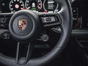 Pelēks Porsche Cayenne 2026 Viļņa, ar dzinēja tilpumu 3.00 L un nobraukumu 3 tūkst. km par 128550 €, foto 30 vietnē AUTOMOTO.COM.LV