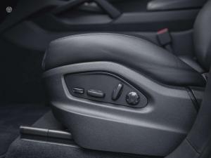 Pelēks Porsche Cayenne 2026 Viļņa, ar dzinēja tilpumu 3.00 L un nobraukumu 3 tūkst. km par 128550 €, foto 39 vietnē AUTOMOTO.COM.LV