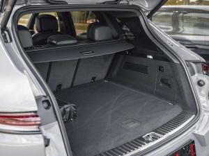 Pelēks Porsche Cayenne 2026 Viļņa, ar dzinēja tilpumu 3.00 L un nobraukumu 3 tūkst. km par 128550 €, foto 42 vietnē AUTOMOTO.COM.LV
