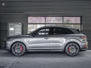 Pelēks Porsche Cayenne 2026 Viļņa, ar dzinēja tilpumu 3.00 L un nobraukumu 3 tūkst. km par 136323 €, foto 3 vietnē AUTOMOTO.COM.LV