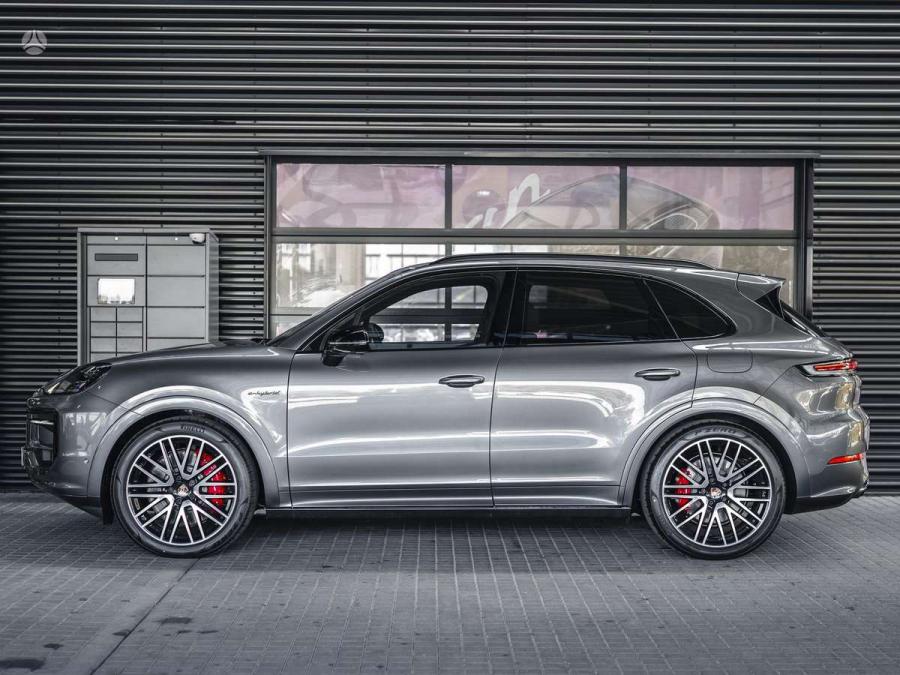 Pelēks Porsche Cayenne 2026 Viļņa, ar dzinēja tilpumu 3.00 L un nobraukumu 3 tūkst. km par 136323 €, foto 3 vietnē AUTOMOTO.COM.LV