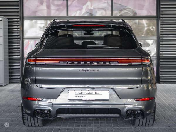 Grey Porsche Cayenne 2026 in Vilnius, with an engine capacity of 3.00 L and mileage of 3 thousand km for 136323 €, photo 5 on AUTOMOTO.COM.LV