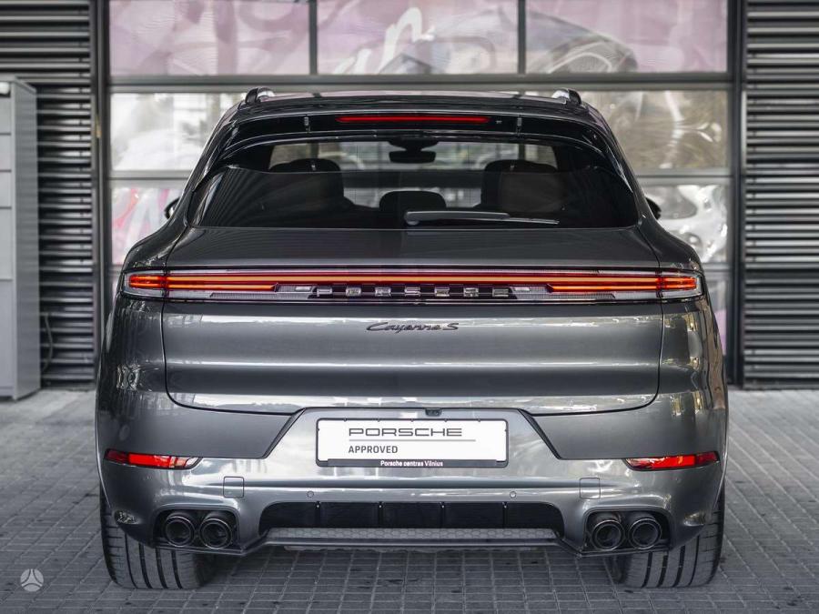 Pelēks Porsche Cayenne 2026 Viļņa, ar dzinēja tilpumu 3.00 L un nobraukumu 3 tūkst. km par 136323 €, foto 5 vietnē AUTOMOTO.COM.LV