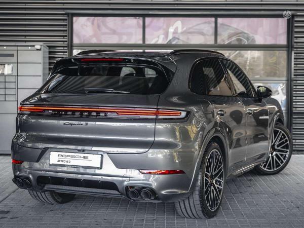 Grey Porsche Cayenne 2026 in Vilnius, with an engine capacity of 3.00 L and mileage of 3 thousand km for 136323 €, photo 6 on AUTOMOTO.COM.LV