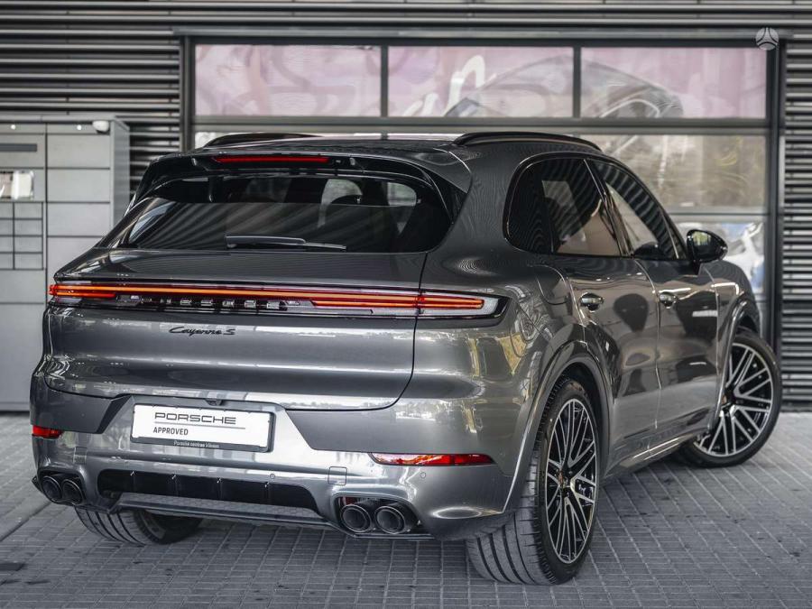 Pelēks Porsche Cayenne 2026 Viļņa, ar dzinēja tilpumu 3.00 L un nobraukumu 3 tūkst. km par 136323 €, foto 6 vietnē AUTOMOTO.COM.LV