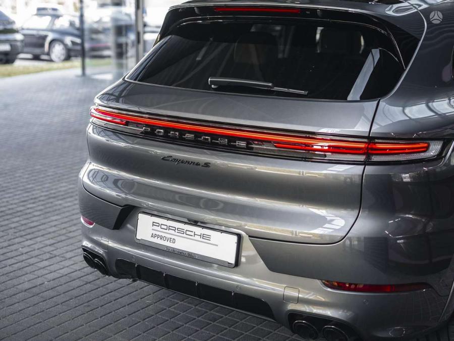 Pelēks Porsche Cayenne 2026 Viļņa, ar dzinēja tilpumu 3.00 L un nobraukumu 3 tūkst. km par 136323 €, foto 17 vietnē AUTOMOTO.COM.LV