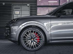 Pelēks Porsche Cayenne 2026 Viļņa, ar dzinēja tilpumu 3.00 L un nobraukumu 3 tūkst. km par 136323 €, foto 19 vietnē AUTOMOTO.COM.LV