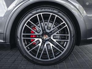 Pelēks Porsche Cayenne 2026 Viļņa, ar dzinēja tilpumu 3.00 L un nobraukumu 3 tūkst. km par 136323 €, foto 21 vietnē AUTOMOTO.COM.LV