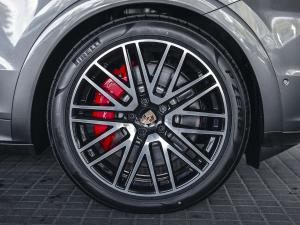 Pelēks Porsche Cayenne 2026 Viļņa, ar dzinēja tilpumu 3.00 L un nobraukumu 3 tūkst. km par 136323 €, foto 22 vietnē AUTOMOTO.COM.LV